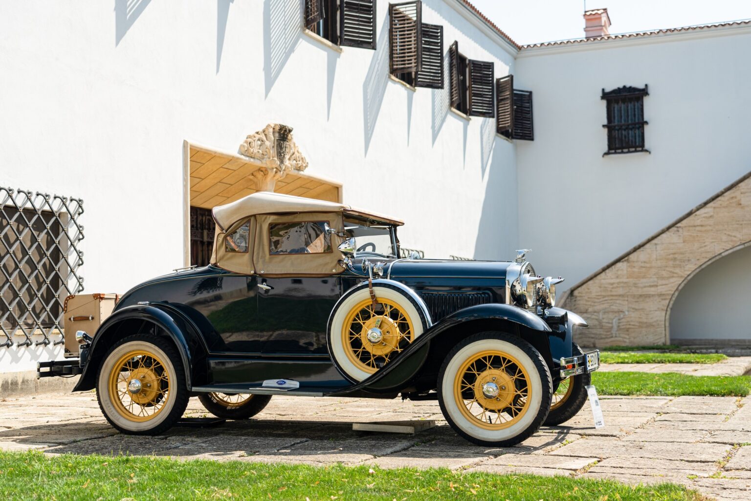 Vintage and Classic Cars Exhibition in Bucharest: Saturday, September ...