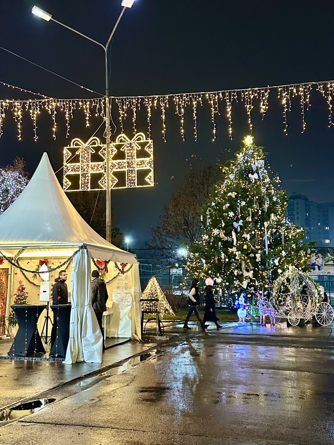 The Land of Ice - Taramul de Gheata Christmas Market in Lumea Copiilor ...